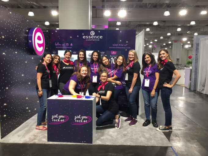 Trade Show Booth Design: Pop-Ups, Backdrops & Display Ideas - Custom ...